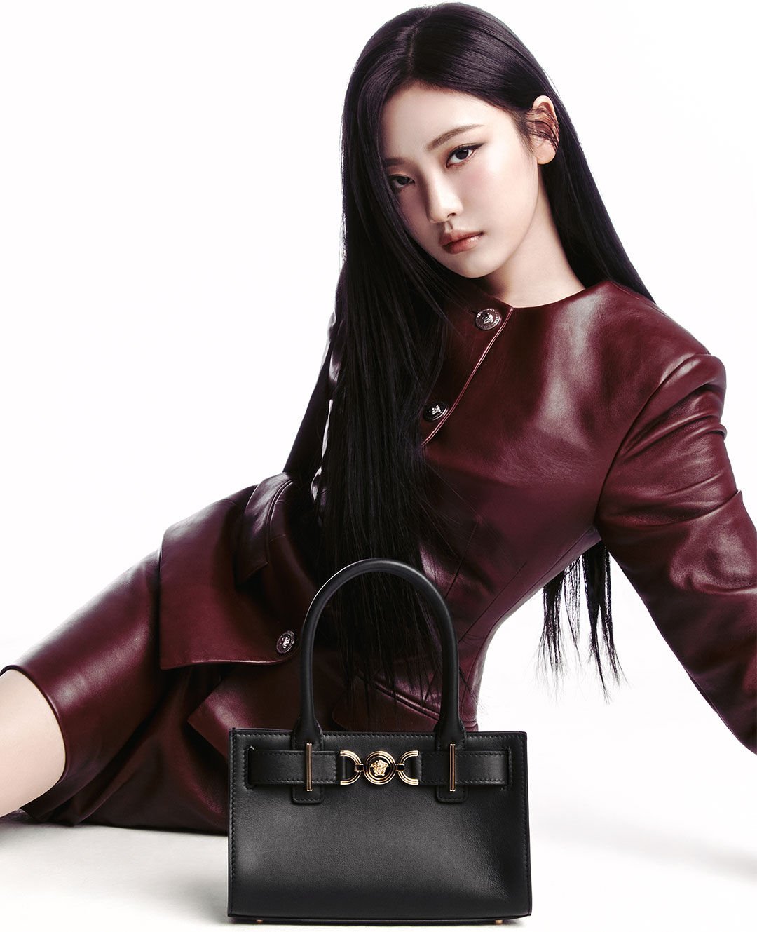 NINGNING PARA LA COLECCIÓN PRIMAVERA-VERANO 2024 DE VERSACE | Versace ...